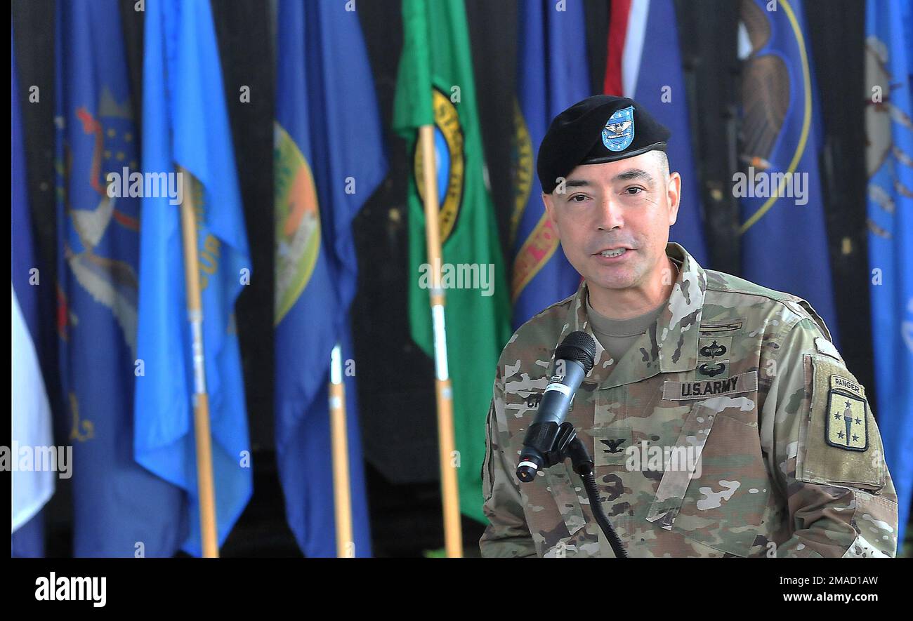 Relinquishment of command ceremony hi-res stock photography and images ...