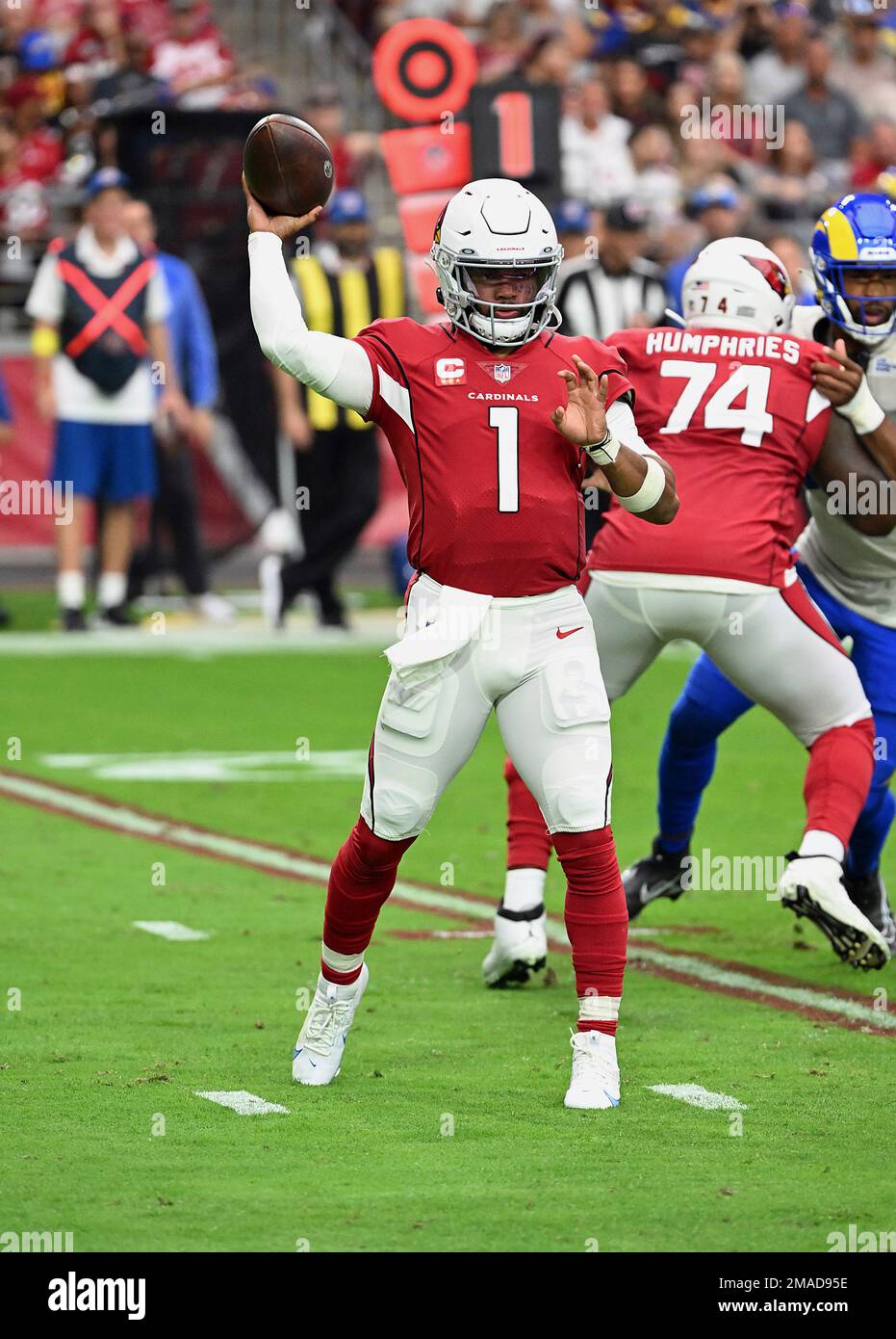 Arizona Cardinals quarterback Kyler Murray (1) throws a pass during an ...
