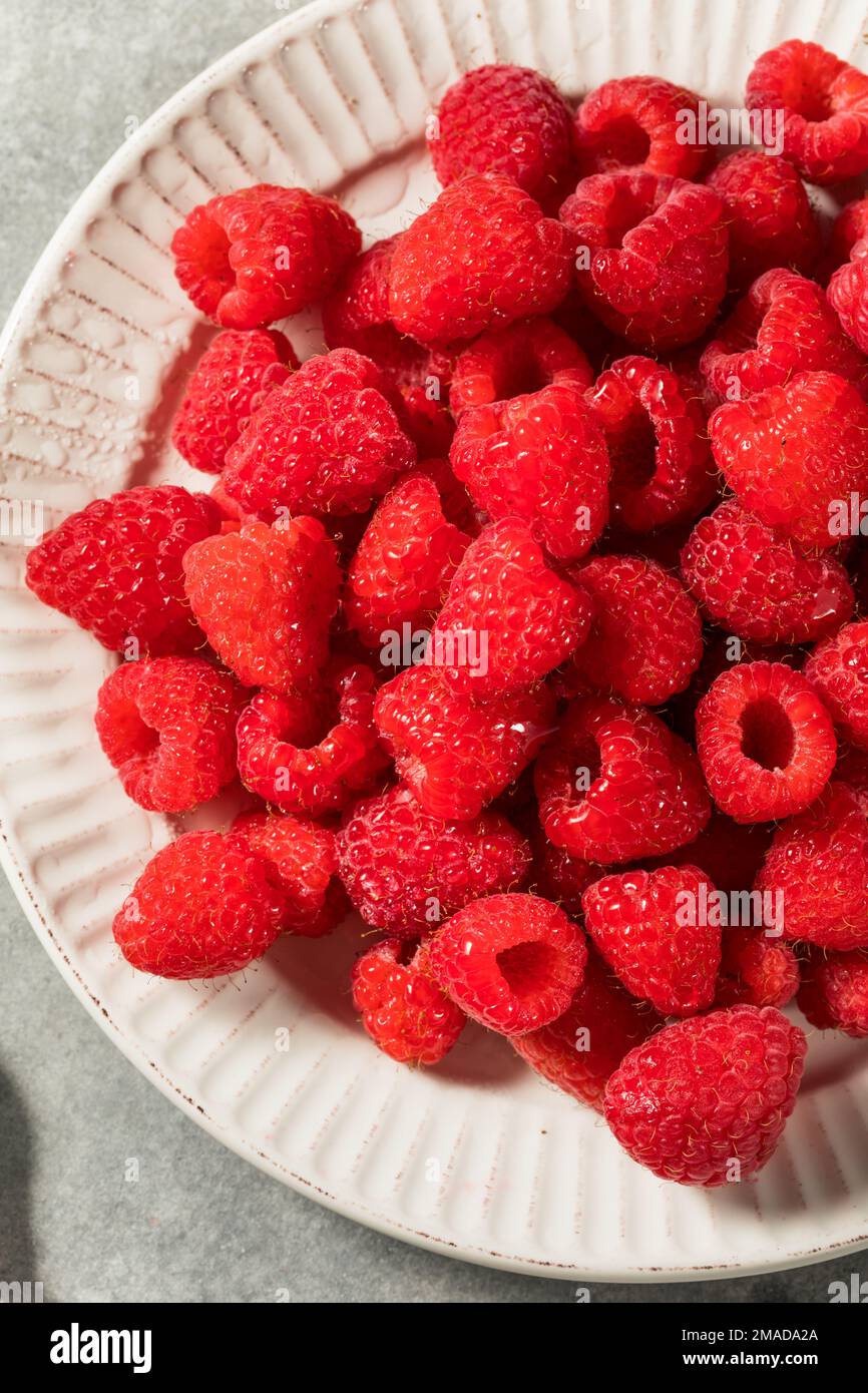 Raw Organic Red Raspberries Ready to Eat Stock Photo - Alamy