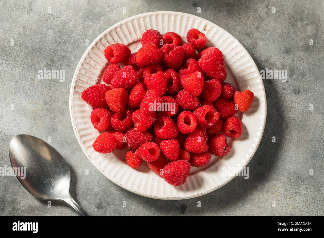 Raw Organic Red Raspberries Ready to Eat Stock Photo - Alamy