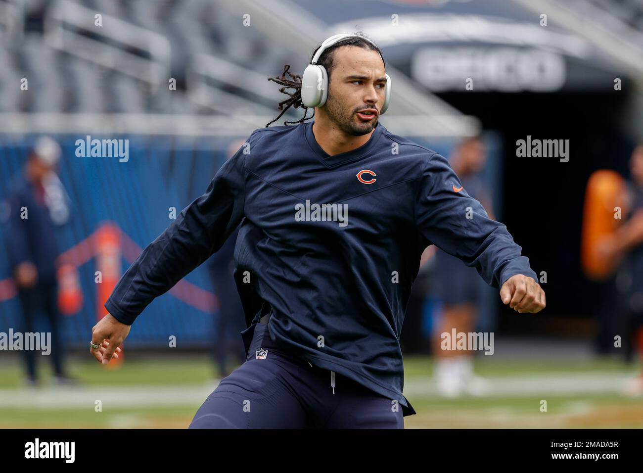 Chicago Bears wide receiver Dante Pettis (18)warms up prior to an NFL ...