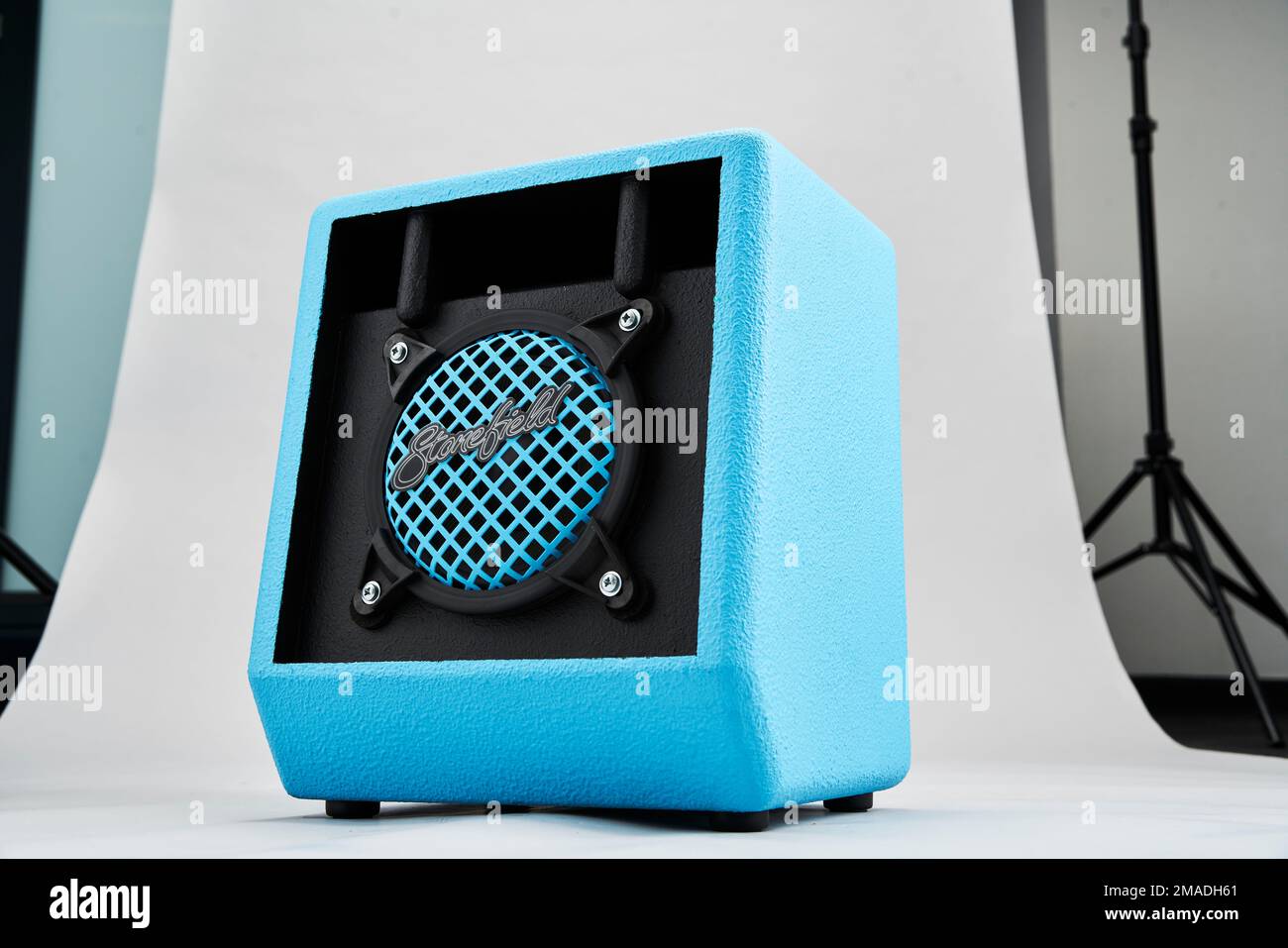 Tiny bass amplifier hi-res stock photography and images - Alamy