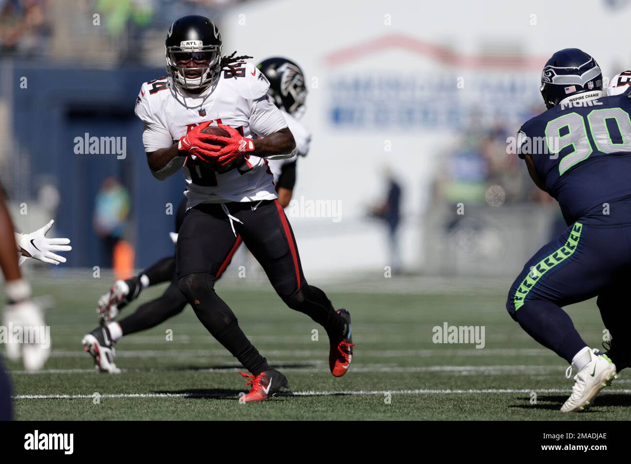 Atlanta Falcons running back Cordarrelle Patterson carries the ball ...