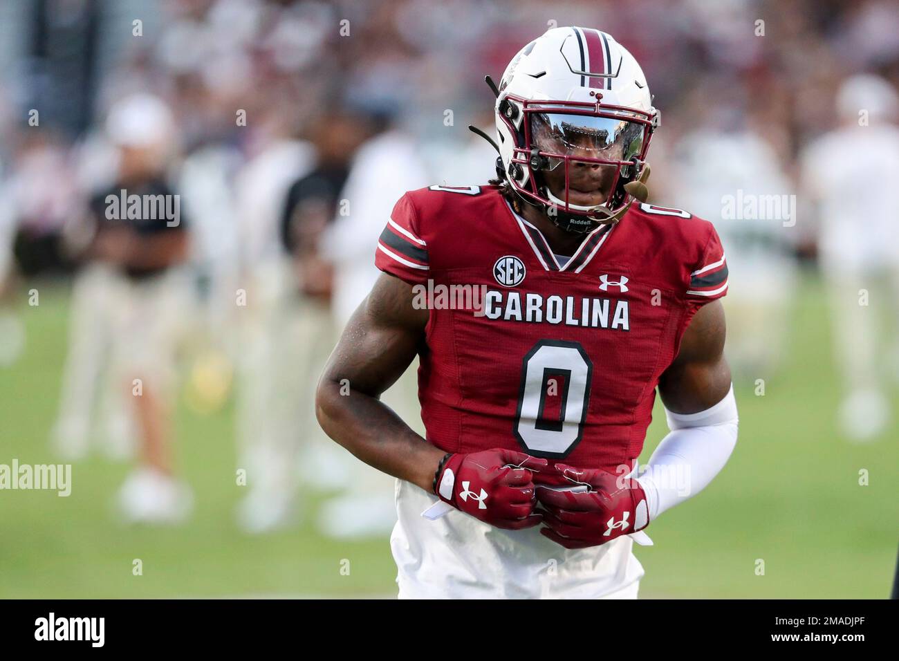 South Carolina tight end Jaheim Bell (0) warms up before an NCAA ...