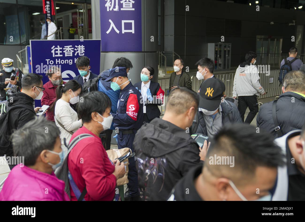 The first batch of cross-boundary passengers cross the Lok Ma Chau Spur ...