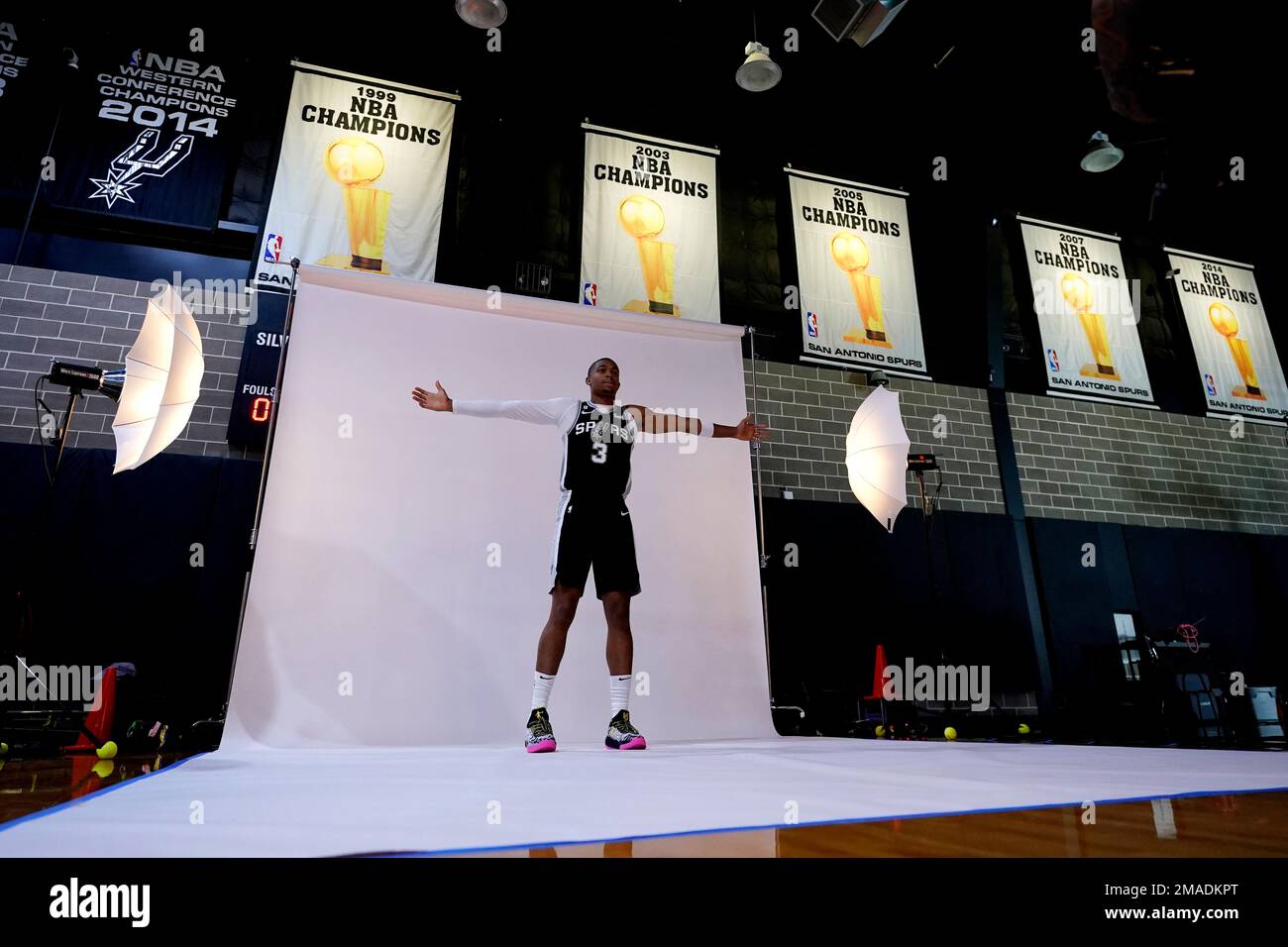San Antonio Spurs forward Keldon Johnson (3) poses for photos during ...