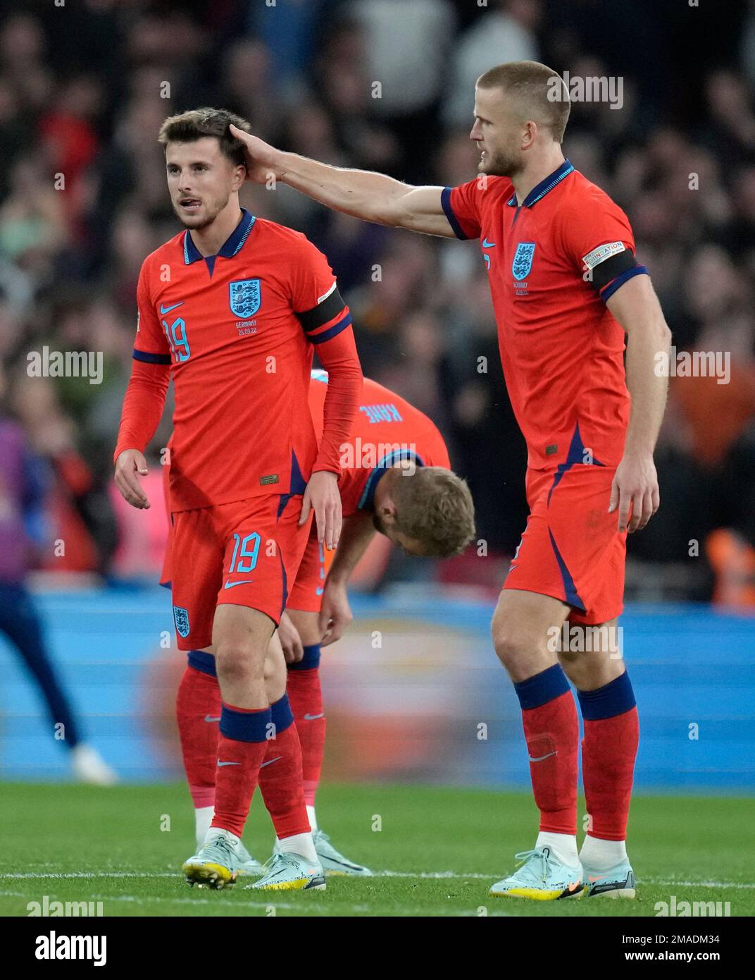 England's Mason Mount, left, celebrates with his teammate Eric Dier ...