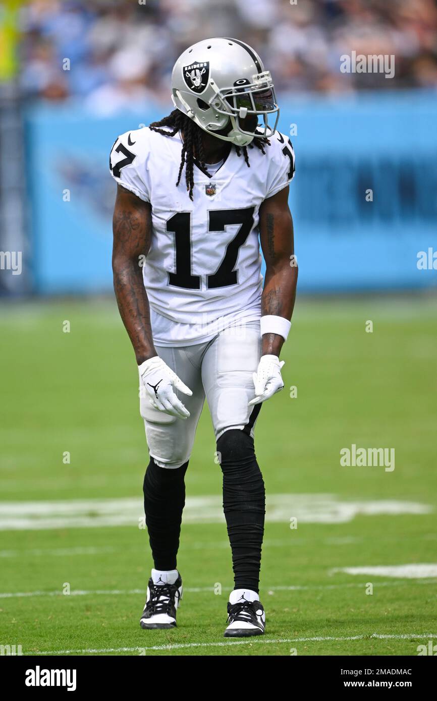 Las Vegas Raiders wide receiver Davante Adams (17) plays against the ...