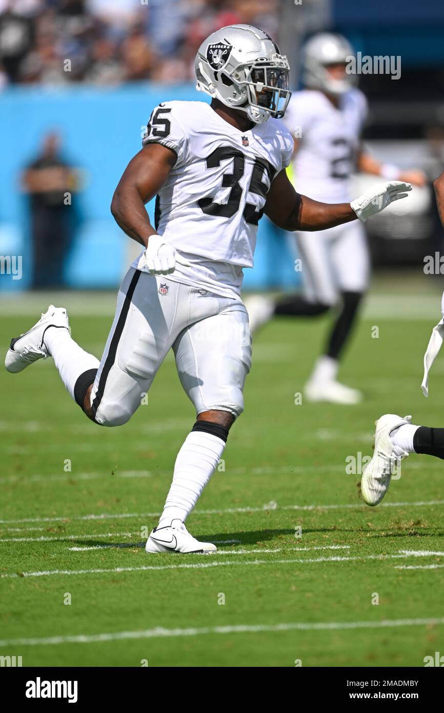 Las Vegas Raiders running back Zamir White (35) plays against the ...