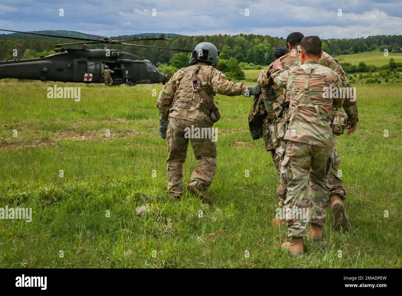 U.S. Soldiers and a Bosnian soldier conduct medical evacuation training ...