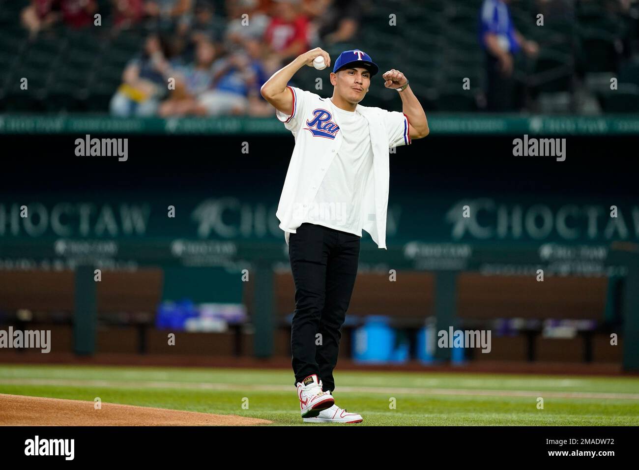 Boxer Vergil Ortiz Jr., flexes as fans applaud before throwing out the ...
