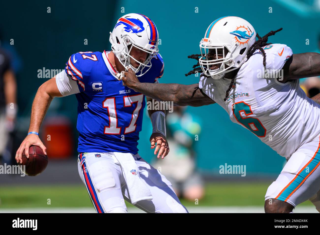 Miami Dolphins linebacker Melvin Ingram (6) grabs the the face mask of ...