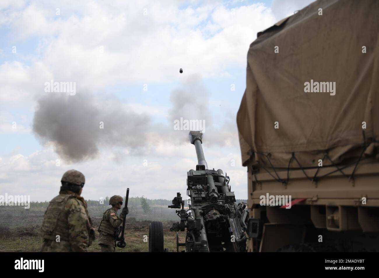 U.S. Soldiers assigned to Alpha Battery, 119th Field Artillery Regiment ...
