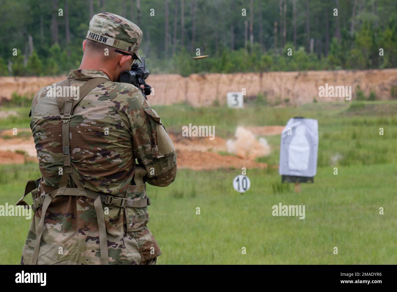 3rd infantry division artillery fires hi-res stock photography and ...