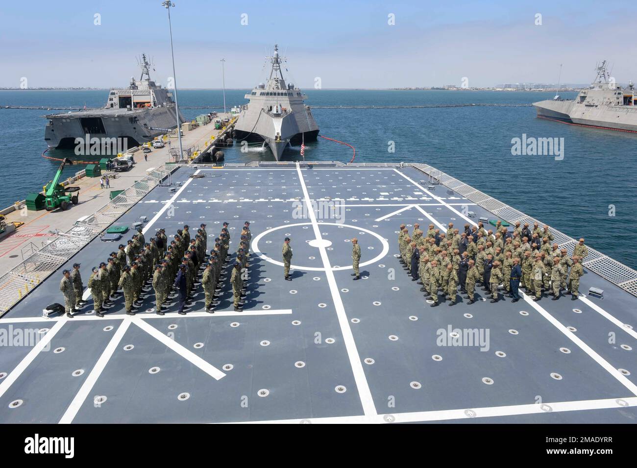 Uss mobile lcs 26 blue crew hi-res stock photography and images - Alamy