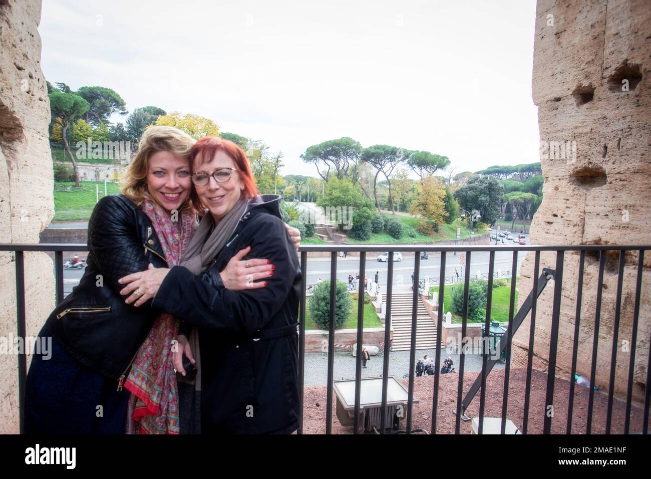 A beautiful mother and daughter enjoy the Roman Colosseum Stock Photo ...