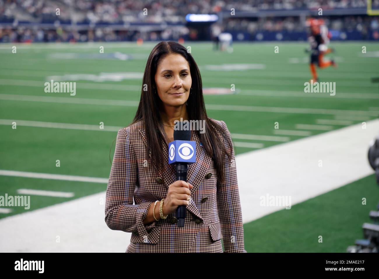 CBS sideline reporter Tracy Wolfson reports during an NFL football game ...