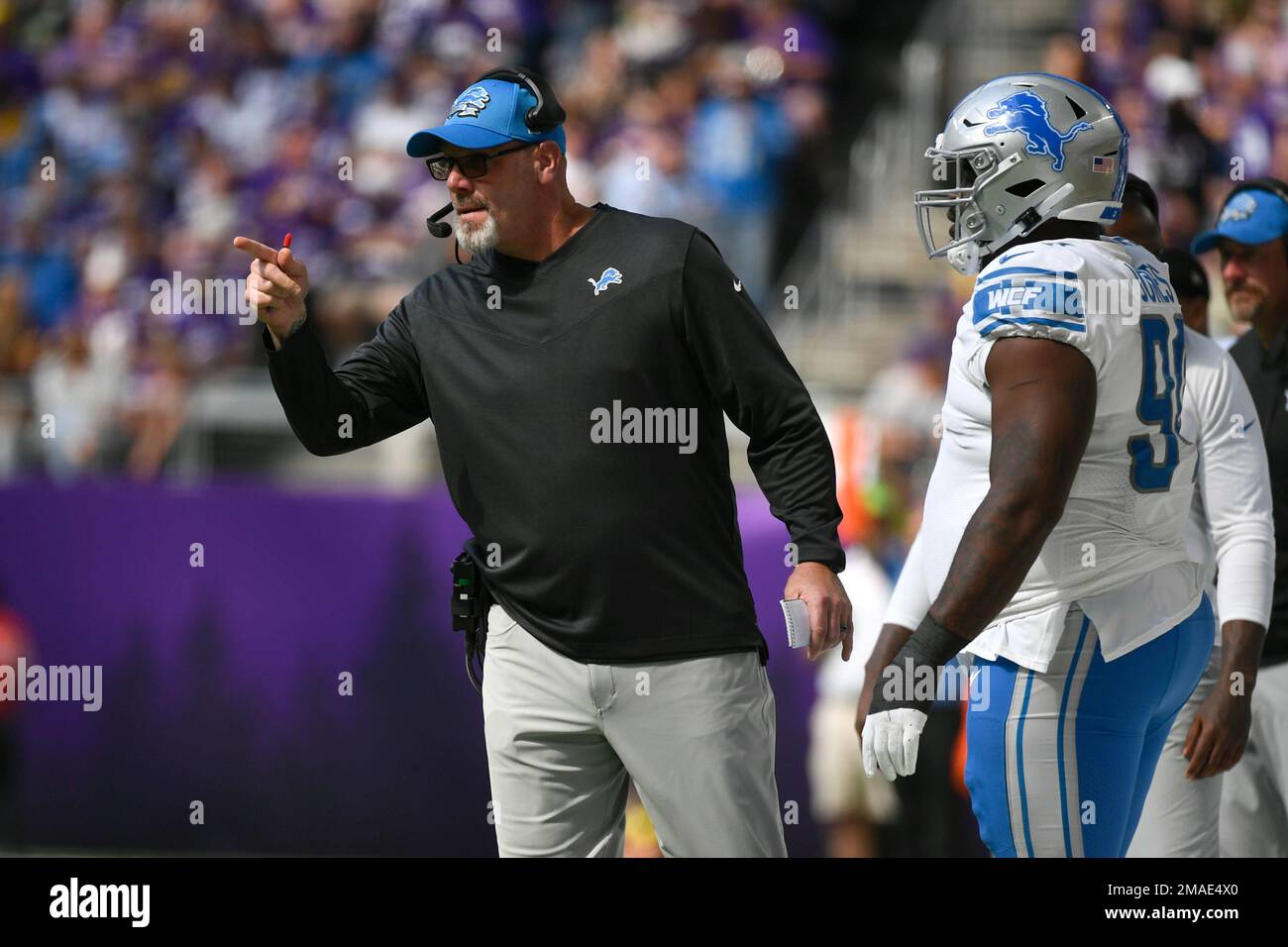 Defensive line coach Todd Wash directs his team during the first half ...
