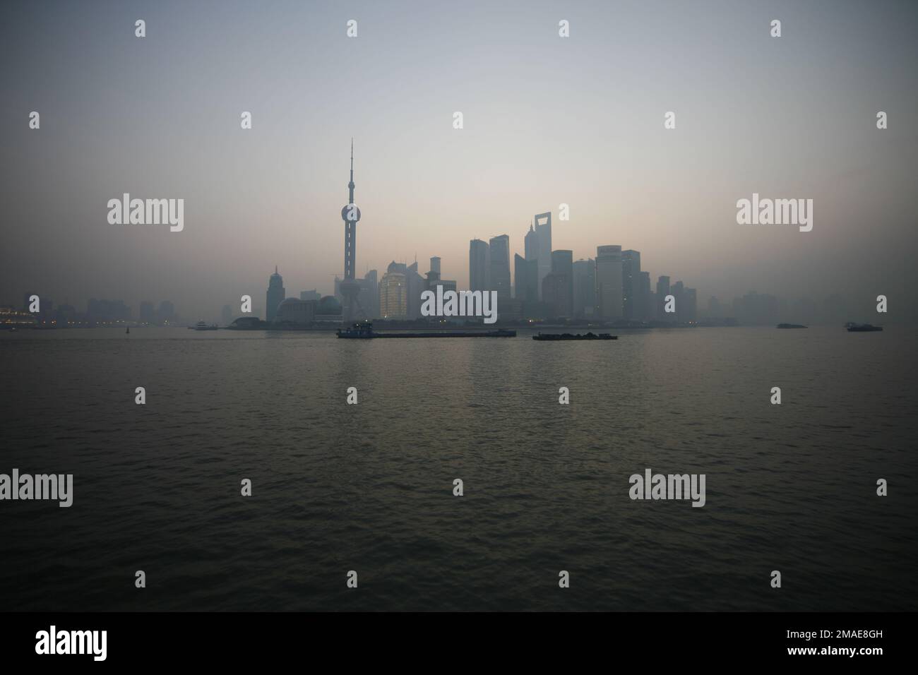 China shanghai business district hi-res stock photography and images ...