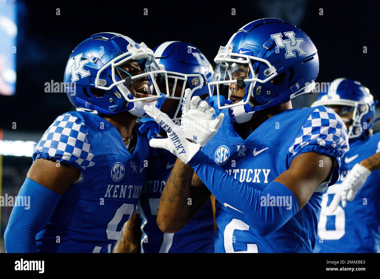 Kentucky wide receiver Tayvion Robinson (9) celebrates with wide ...