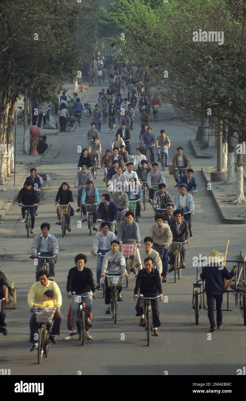 China cycle lanes hi-res stock photography and images - Alamy