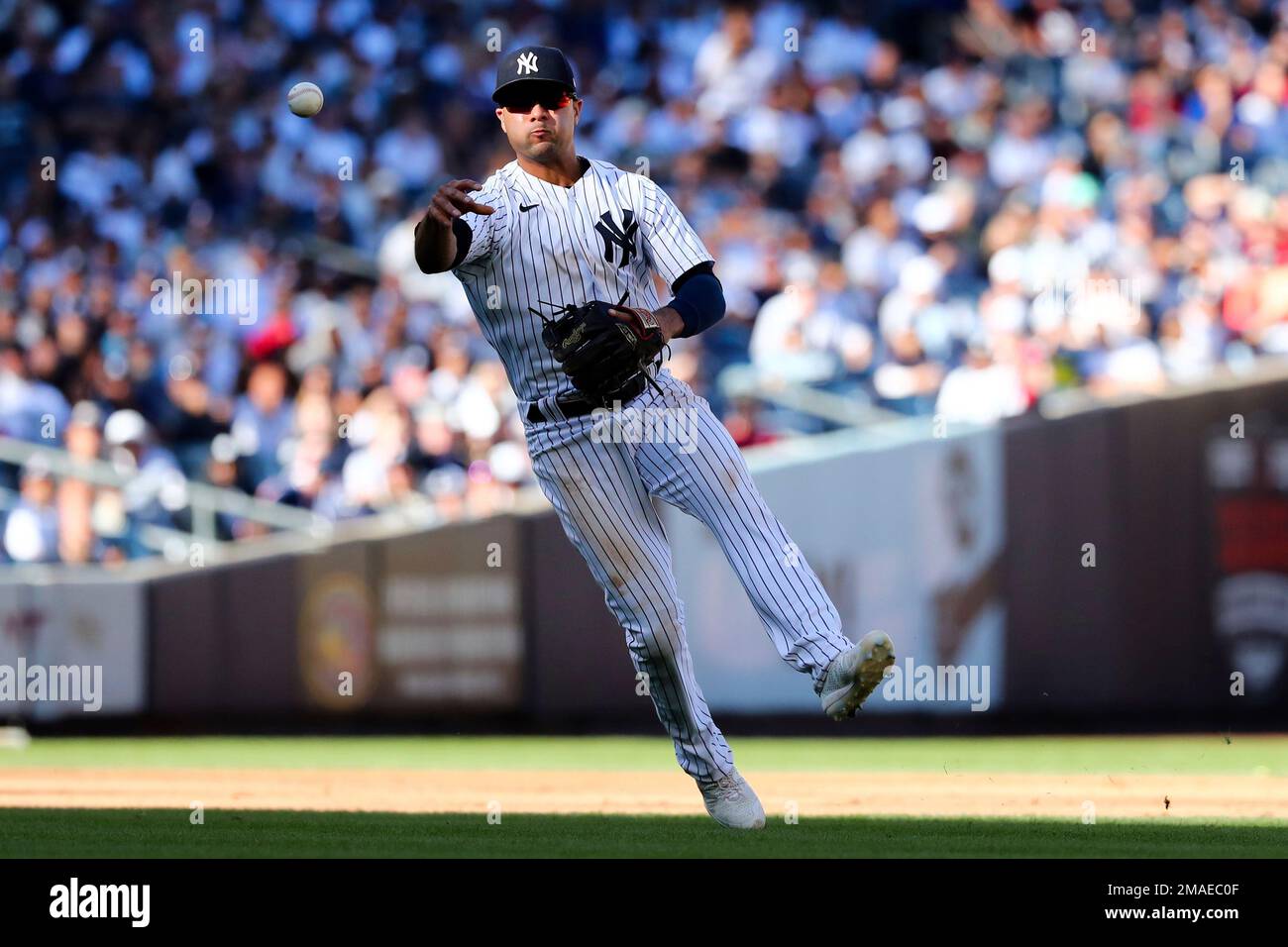 New York Yankees shortstop Isiah Kiner-Falefa throws to first after ...