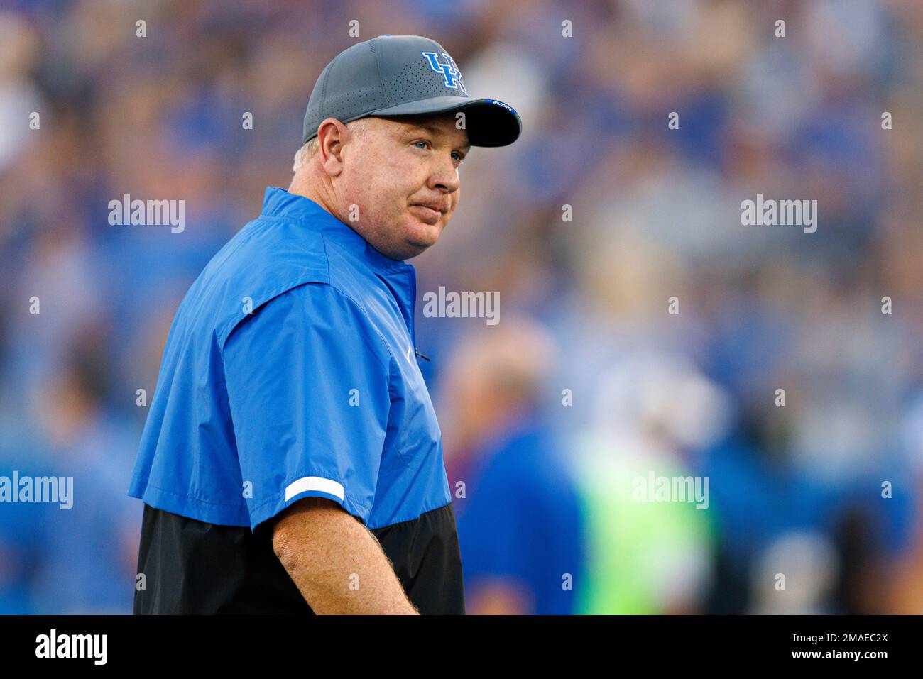 Kentucky head coach Mark Stoops walks onto the field before an NCAA ...