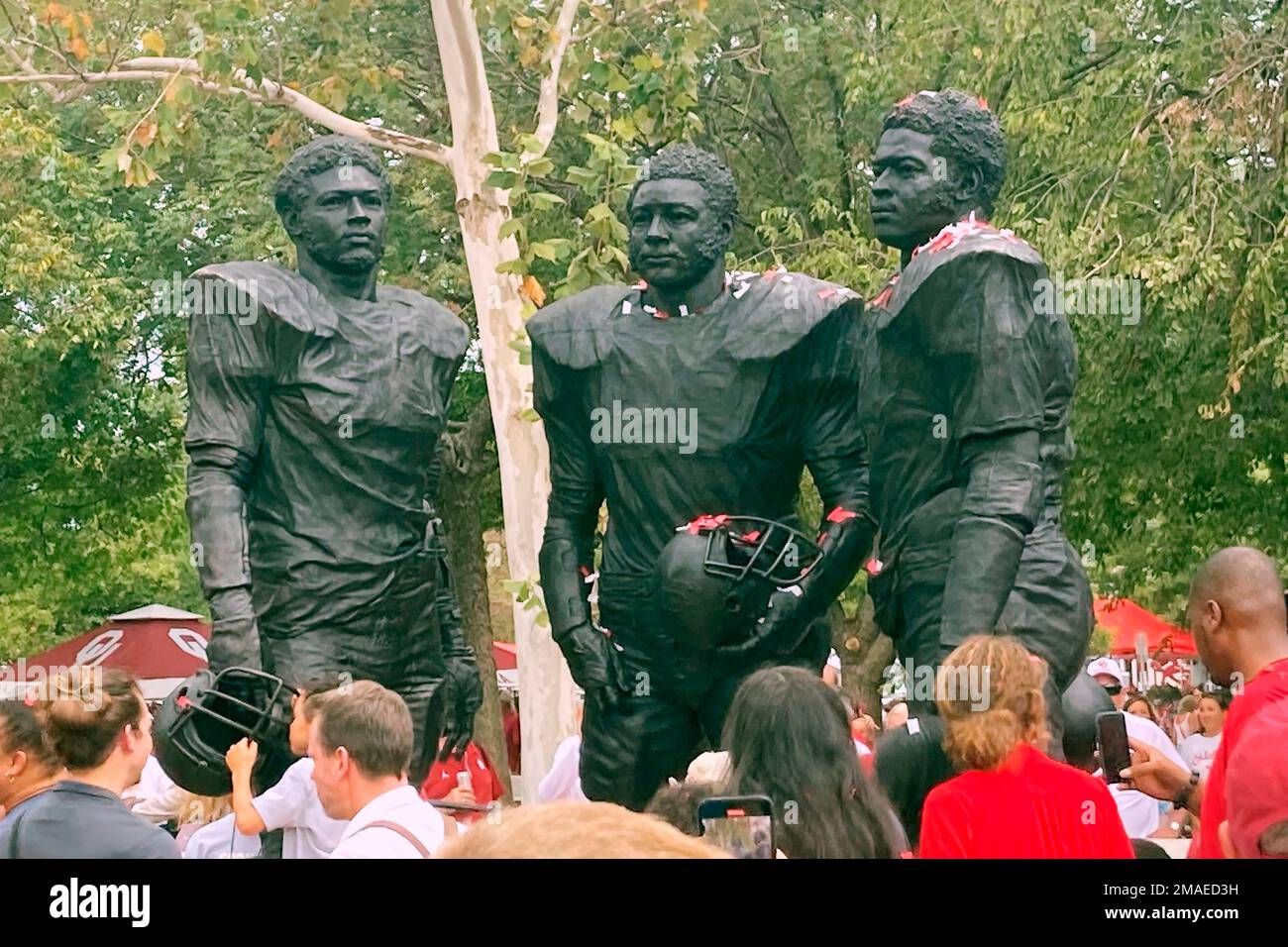 The University of Oklahoma dedicated a statue honoring the Selmon ...
