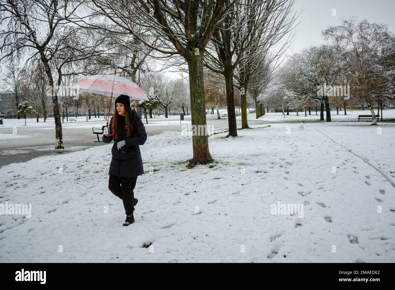 Pamplona, Spain. 19th Jan, 2023. A woman walks under the snow during ...