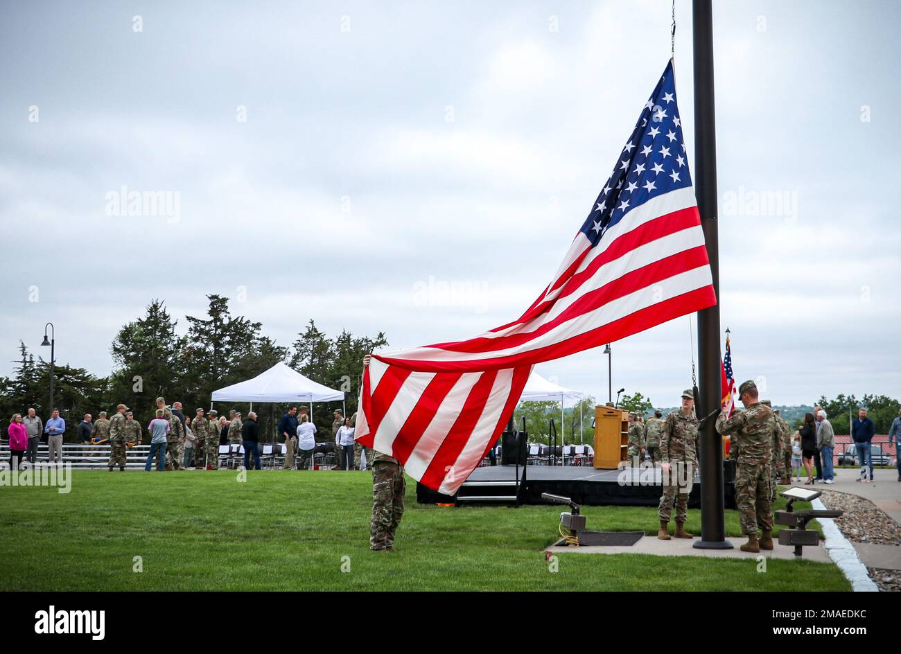 Iowa National Guard Soldiers return the American flag to half-staff ...