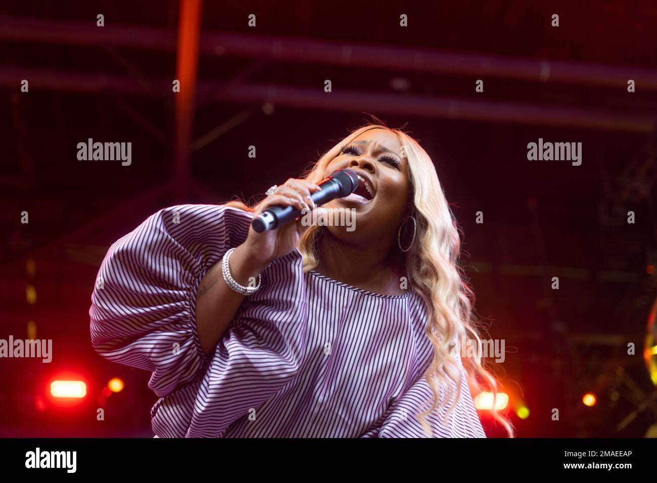 IMAGE DISTRIBUTED FOR T.D. JAKES MINISTRIES - Worship singer and ...