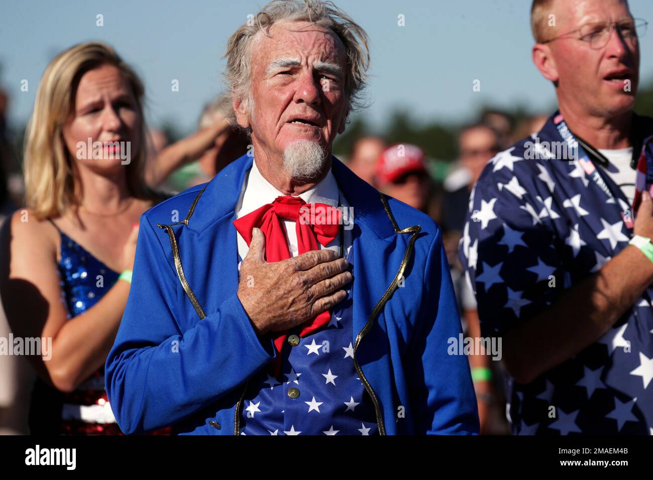 A man dressed in an Uncle Sam outfit recites the Pledge of Allegiance ...