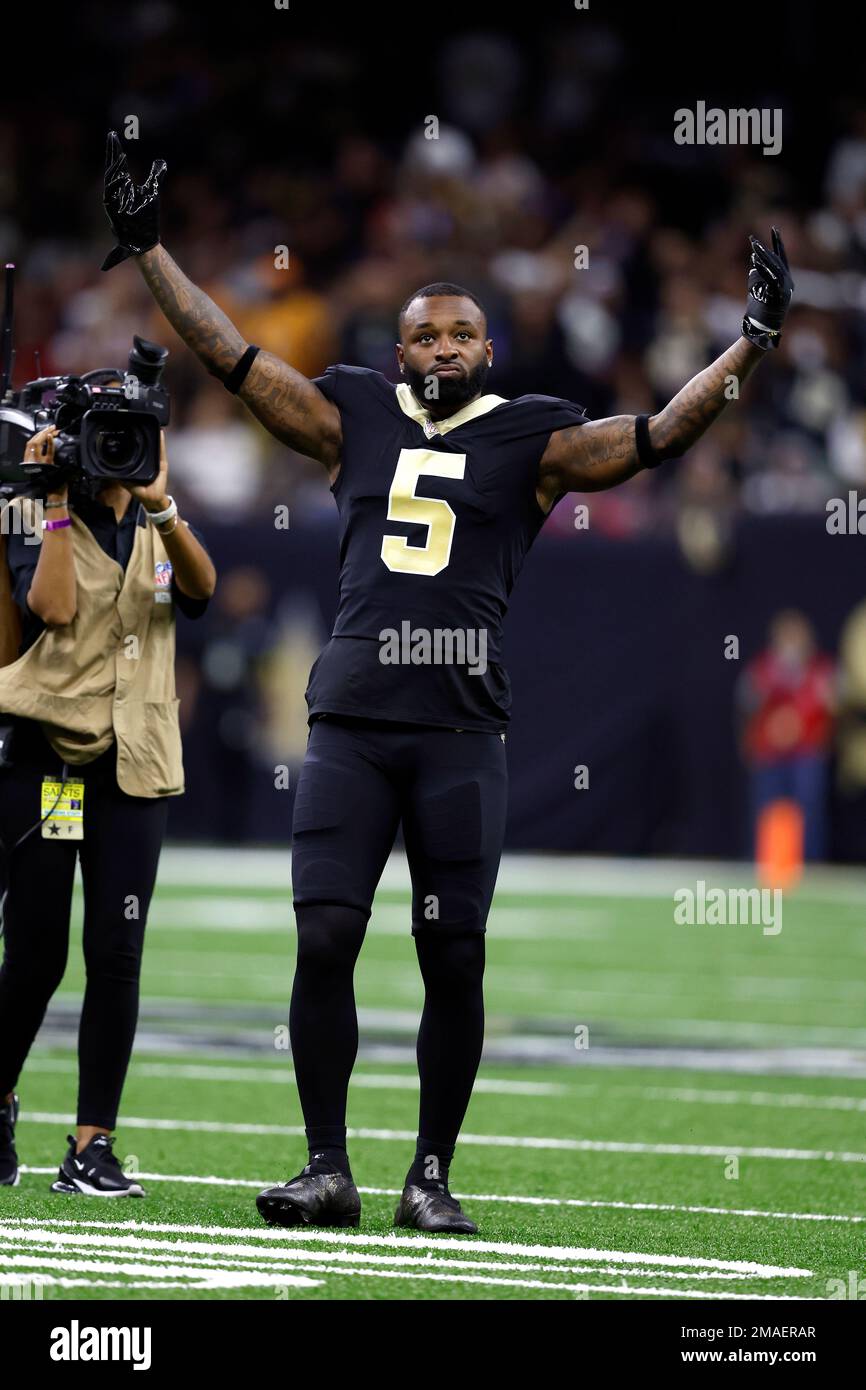 New Orleans Saints wide receiver Jarvis Landry (5) gestures to the ...