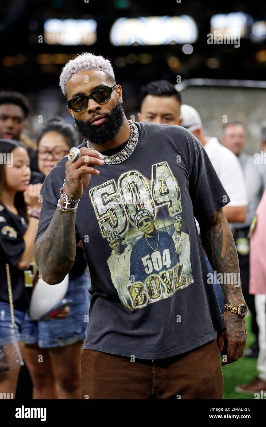 Odell Beckham Jr. is seen on the sidelines before an NFL football game ...