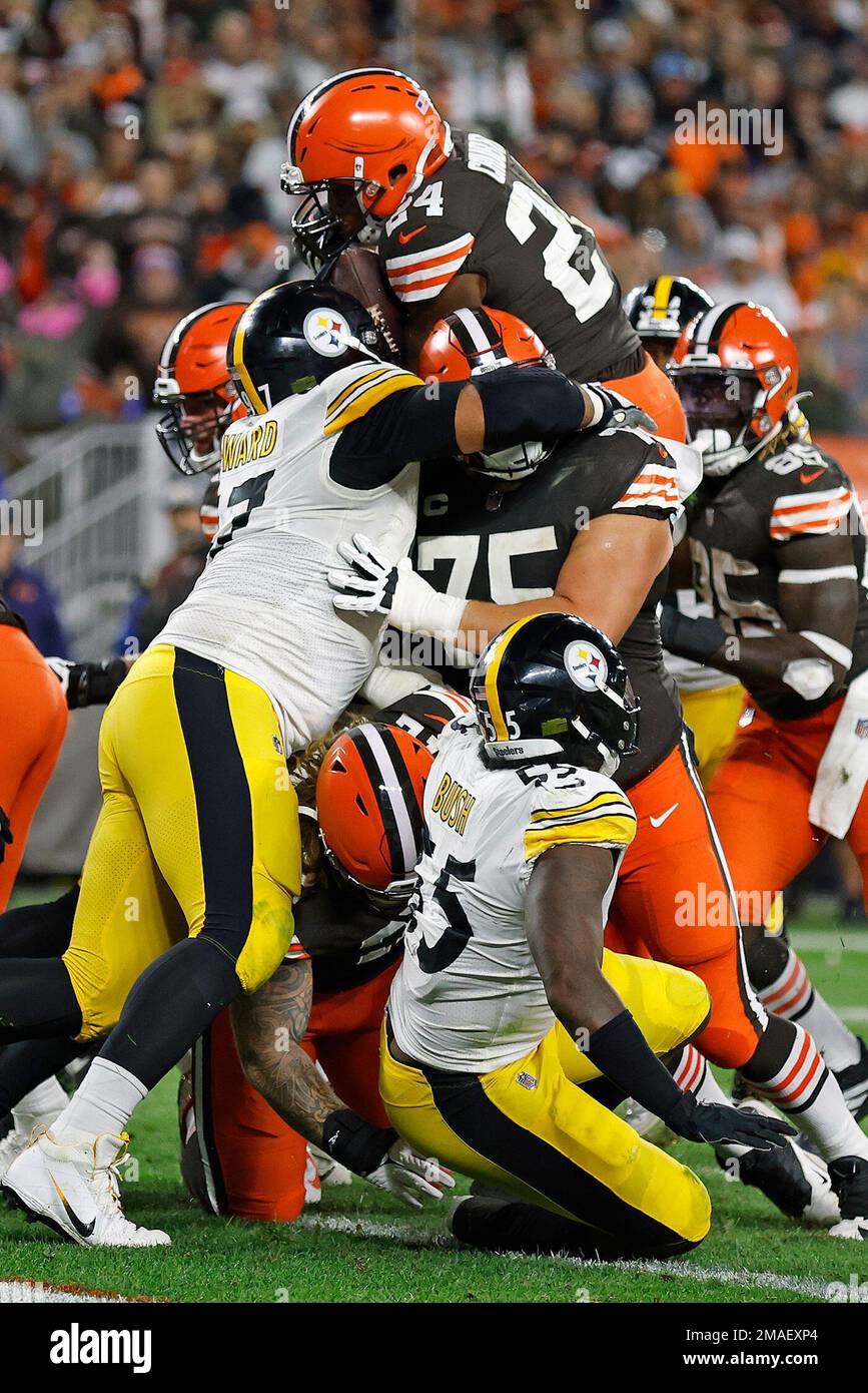 Cleveland Browns running back Nick Chubb (24) leaps into the end zone ...