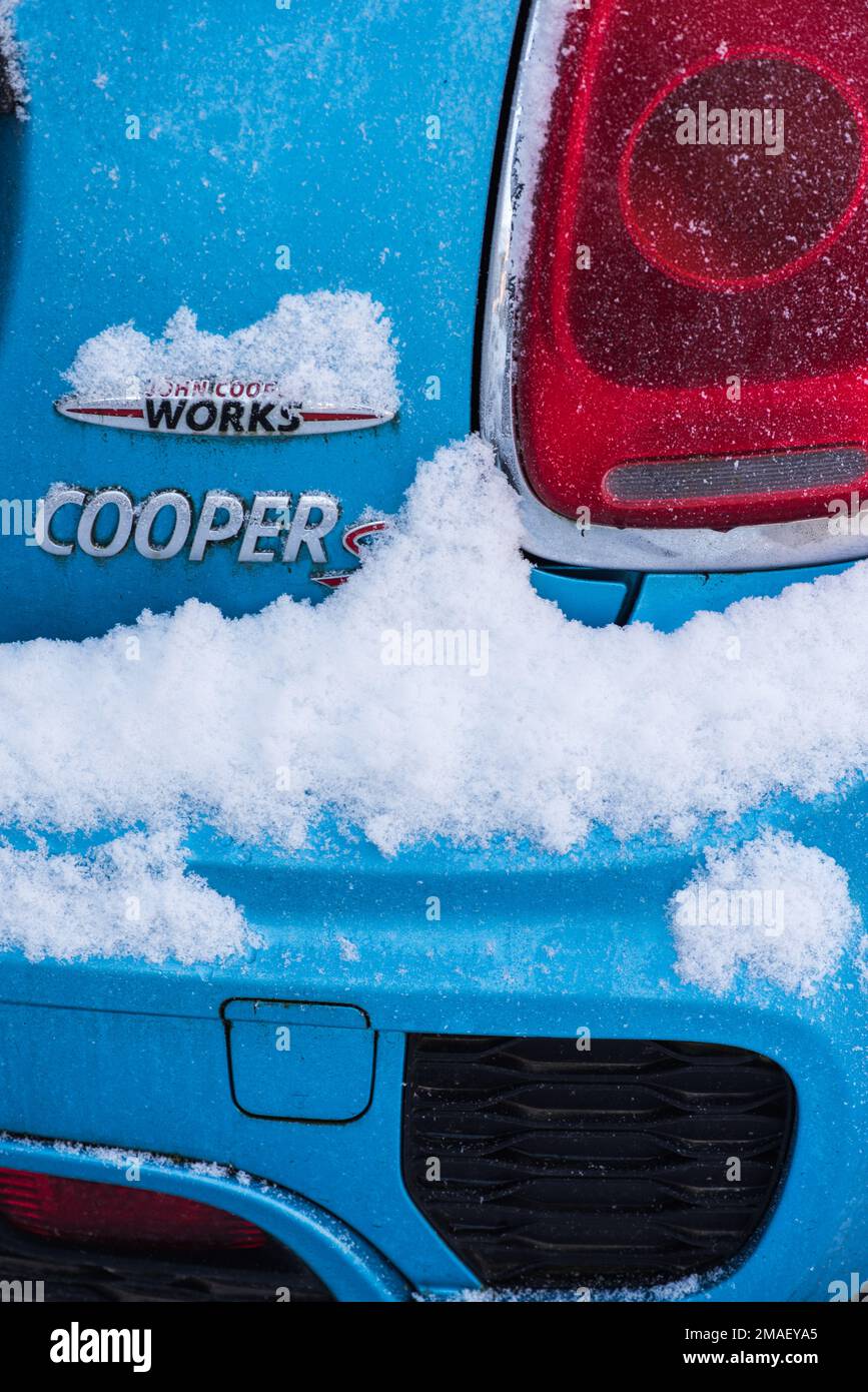 Snow settled on the bumper of a blue Mini Cooper Stock Photo - Alamy