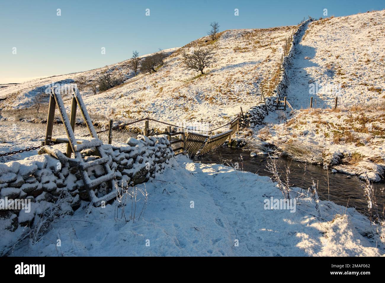 Ladder stile over drystone wall yorkshire hi-res stock photography and ...