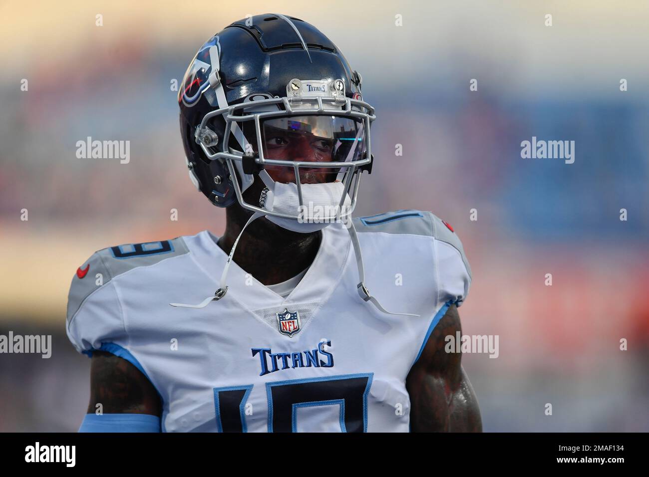 Tennessee Titans wide receiver Josh Gordon warms up before an NFL ...