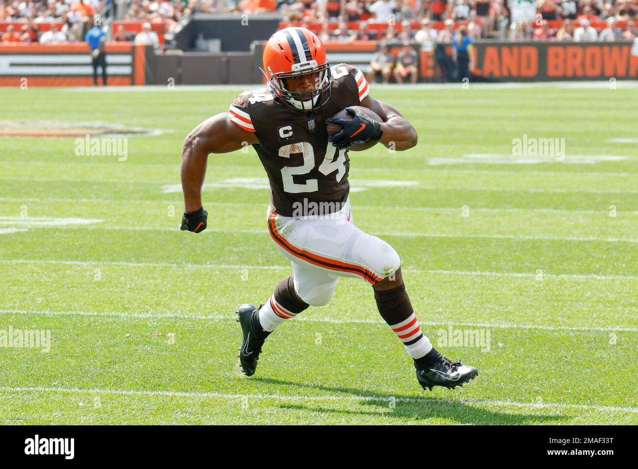 Cleveland Browns running back Nick Chubb (24) plays against the New ...