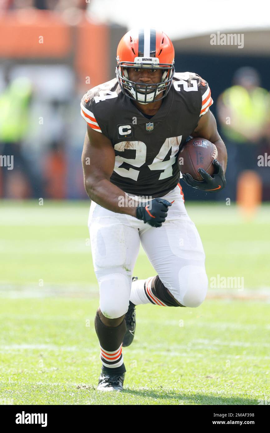Cleveland Browns running back Nick Chubb (24) plays against the New ...