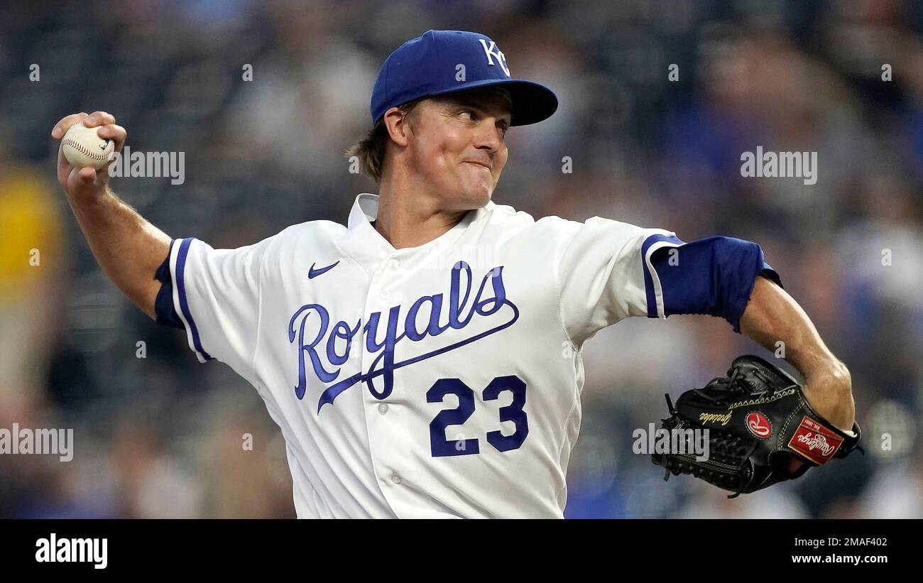 Kansas City Royals starting pitcher Zack Greinke throws during the ...
