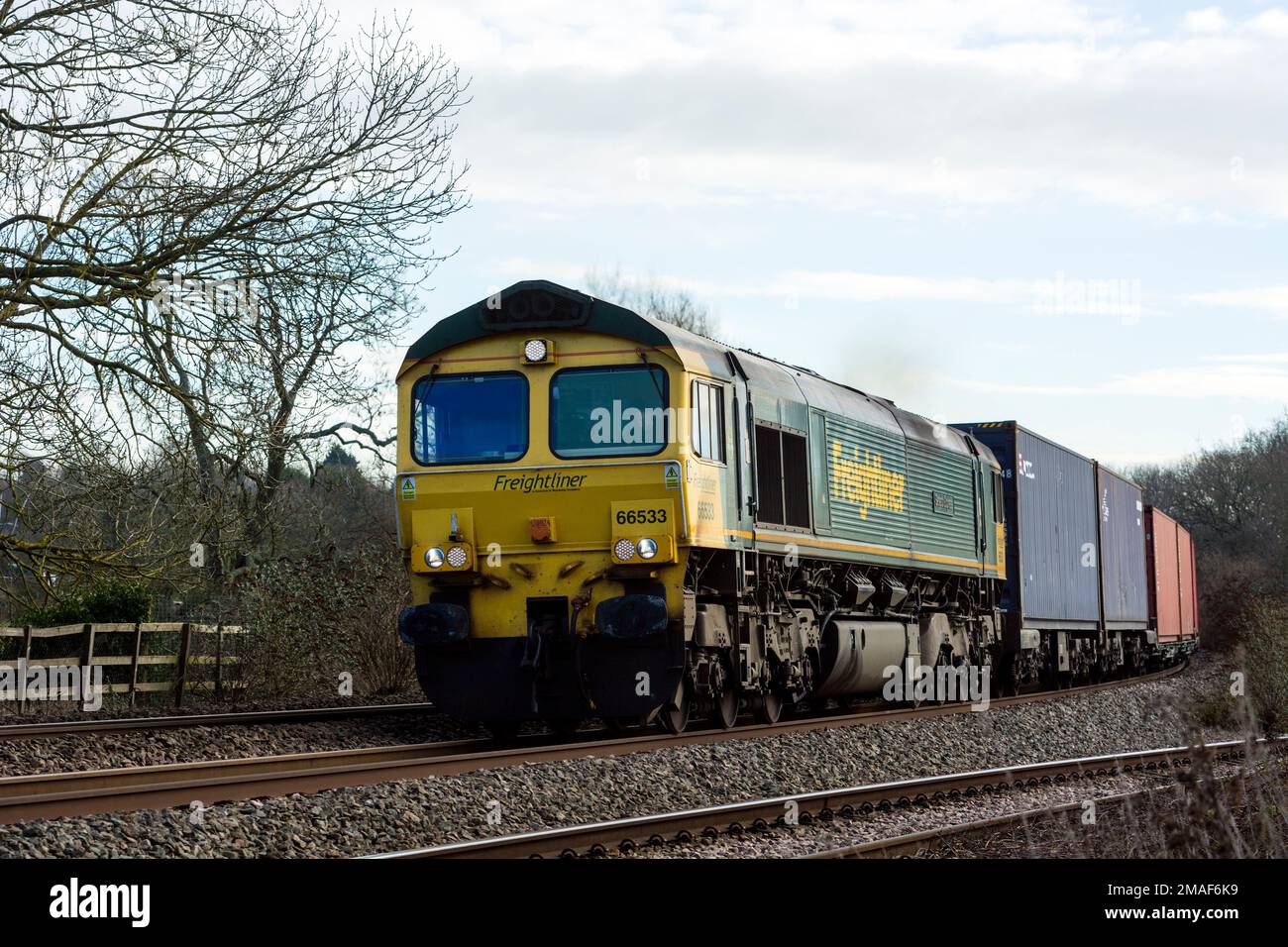 Freightliner class 66 diesel locomotive No. 66533 "Senator Express ...