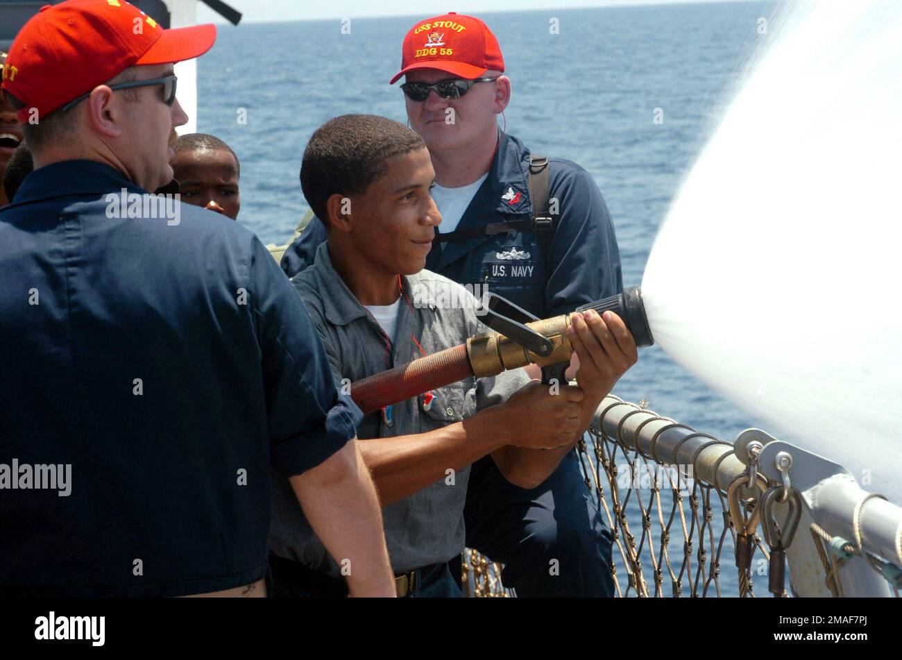 Uss stout ddg 55 hi-res stock photography and images - Alamy