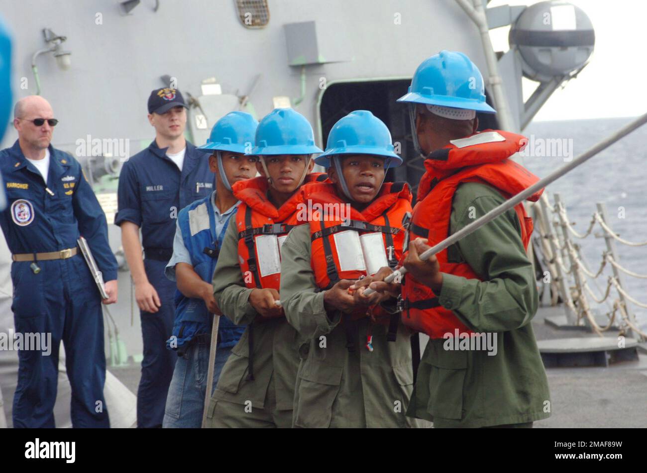 Uss stout ddg 55 hi-res stock photography and images - Alamy