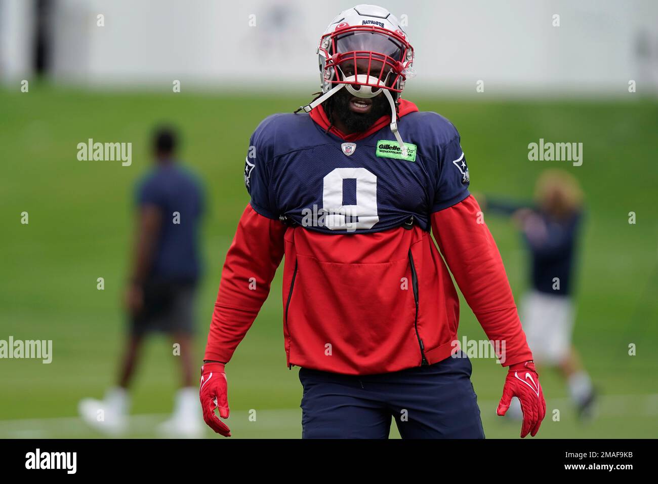 New England Patriots linebacker Matthew Judon warms up during an NFL ...