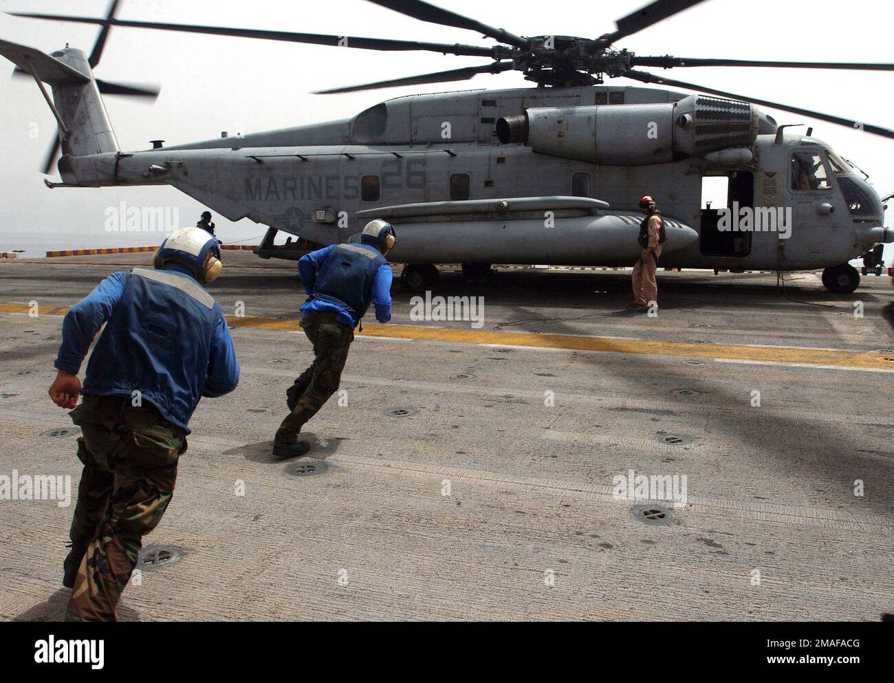 060430-N-9866B-010. Base: USS Peleliu (LHA 5 Stock Photo - Alamy