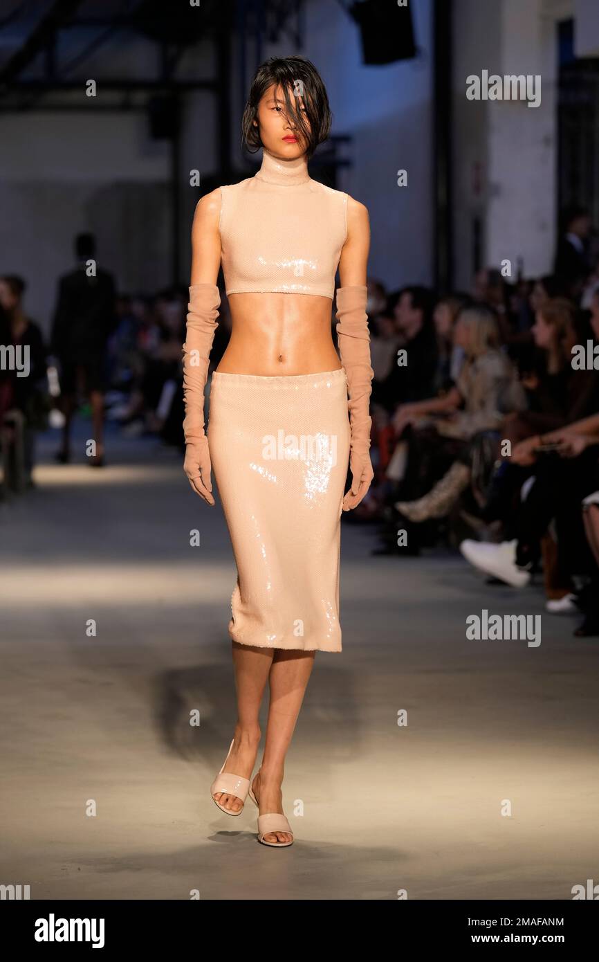 A model wears a creation as part of the N. 21 women's Spring Summer ...