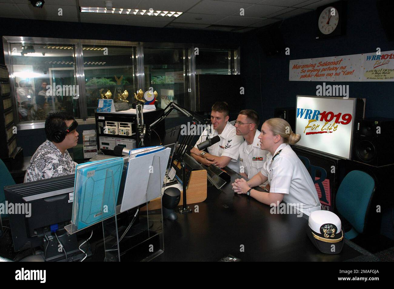 Radio broadcasting in philippines hi-res stock photography and images ...