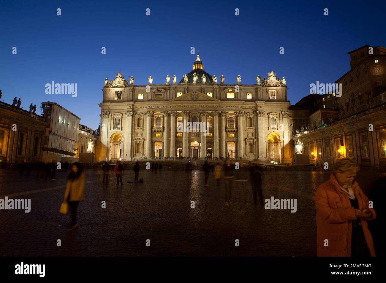The empty square in front of St. Peters Basilica Stock Photo - Alamy