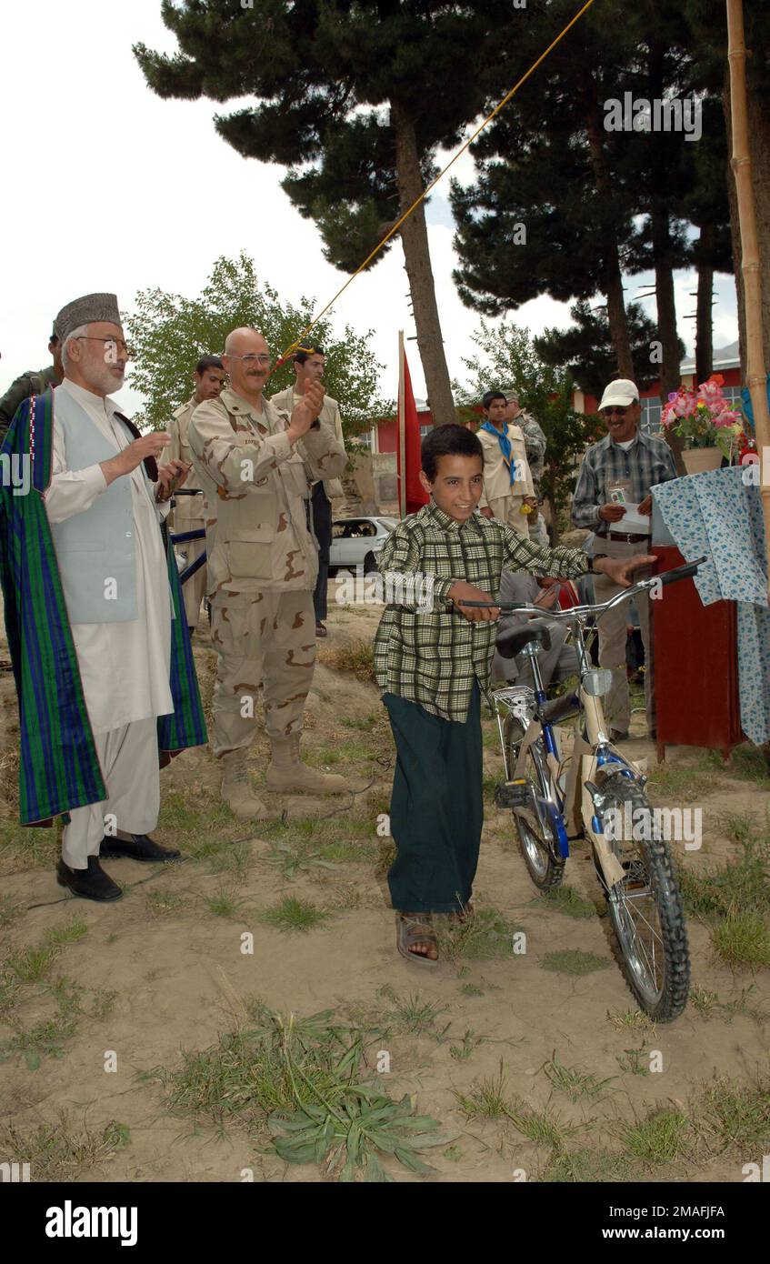 Afghan parwan province governor hi-res stock photography and images - Alamy